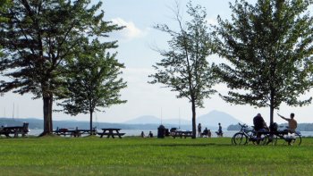Parc de la Baie-de-Magog (plage des Cantons) - Ville de Magog