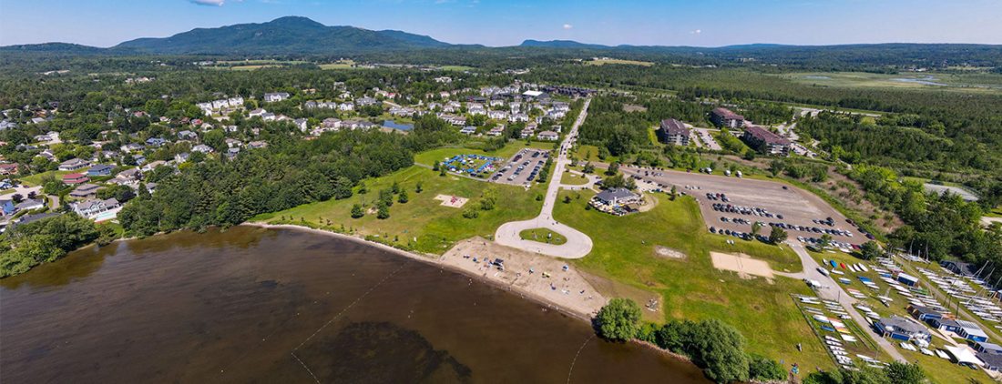 Plage des Cantons - Vue aérienne (2023) - Ville de Magog